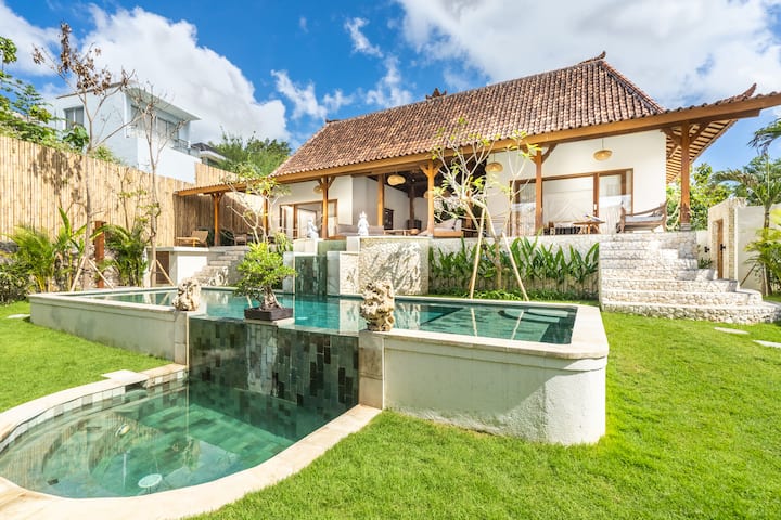 Villa Spacieuse De 4bdrs Avec Piscine Et Jacuzzi - Uluwatu