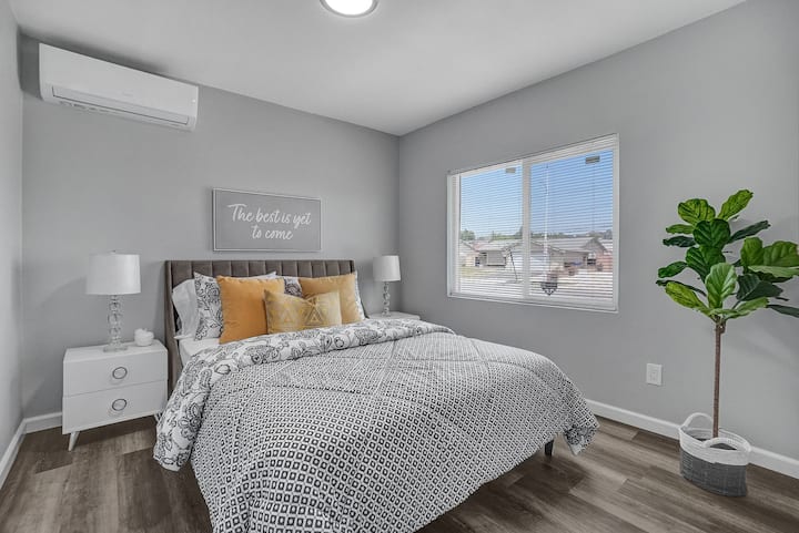 Modern 2 Br House | Minutes To Disney! Fast Wi-fi - West Covina, CA