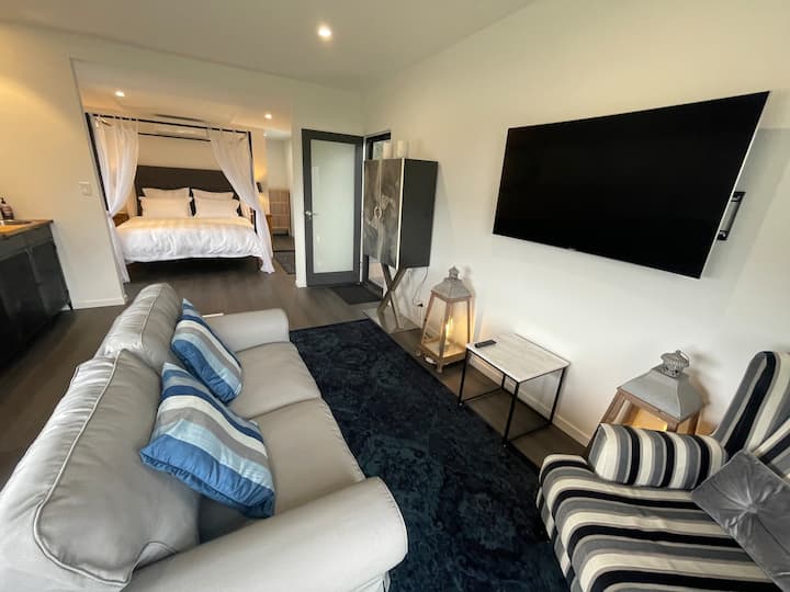 "Vista De La Luna" - Hervey Bay