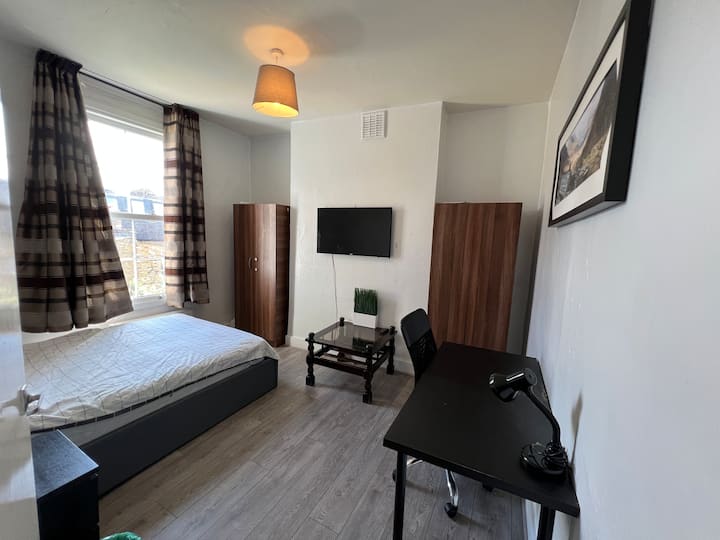 Fulham Double Bedroom (Females) - Fulham