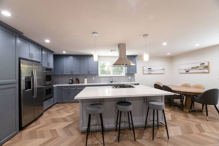 The Diamond - Calabasas, CA