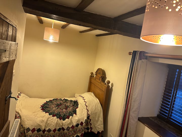 Hamlet Cottage Welcomes You - Oswestry