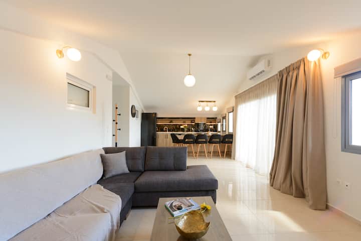 Zissis Suites 3-bedroom Downtown Apartment - Zakinthos