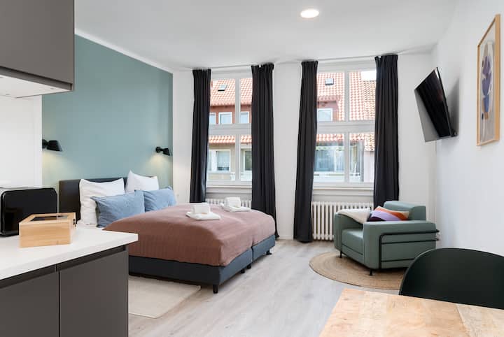Bright: Deluxe Studio | Central | Kitchen - Hildesheim