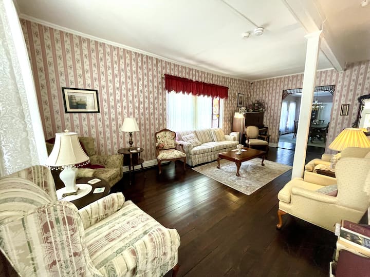 Bath Avenue - Room 16 - Belmar, NJ