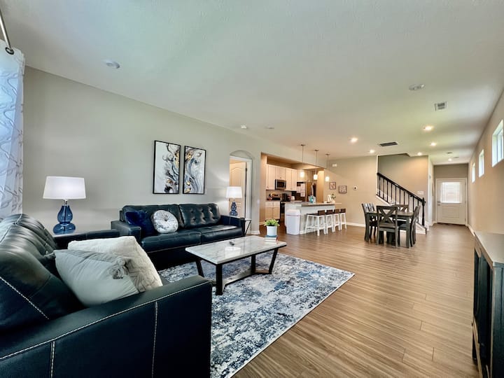 Bobby's Awesome New 4bd Home Just Outside Downtown - Waynesville, OH