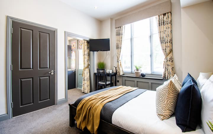 Stylish Somerset Stay; Free Parking And Gym Access - Yeovil