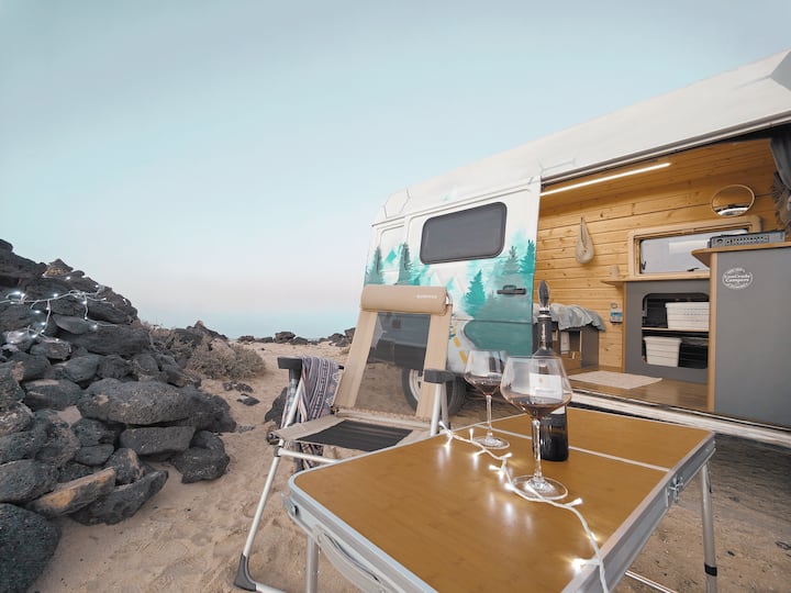 Egyedi Mercedes Mb100 Lakóautó A Kanári-szigeteken -