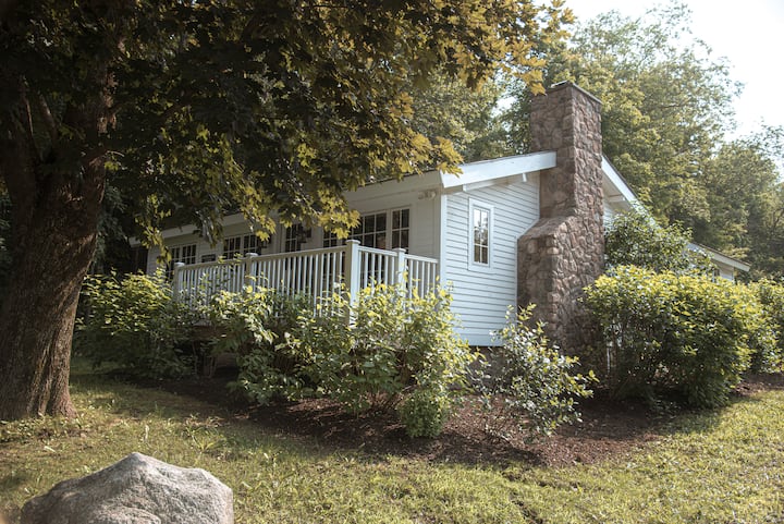 Brook Bound Inn Cabin - Wilmington, VT