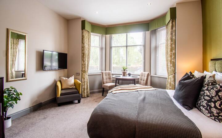 Modern Studio: Free Gym Pass, Parking & Fast Wifi - Sherborne
