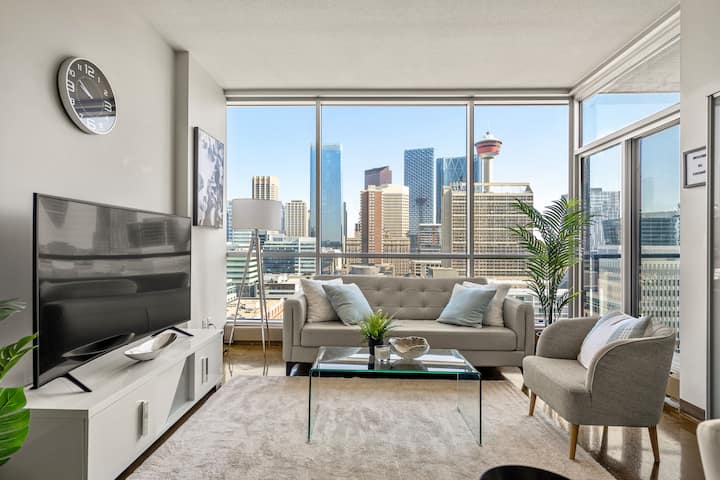 The Prime Downtown | Luxe Condo + Free Parking - Calgary