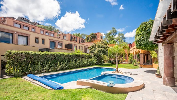 Condo 2 Bed Incredible Location! Pool And Garage - San Miguel de Allende