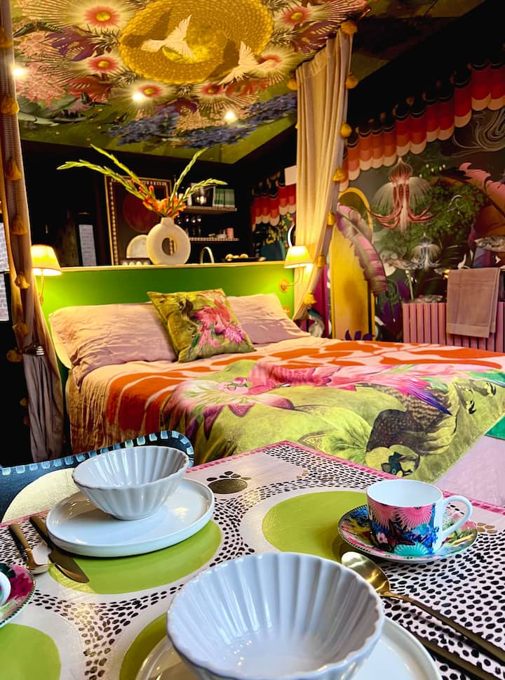 Private Sauna, Cinema Studio Secret Garden Retreat - Brighton Marina
