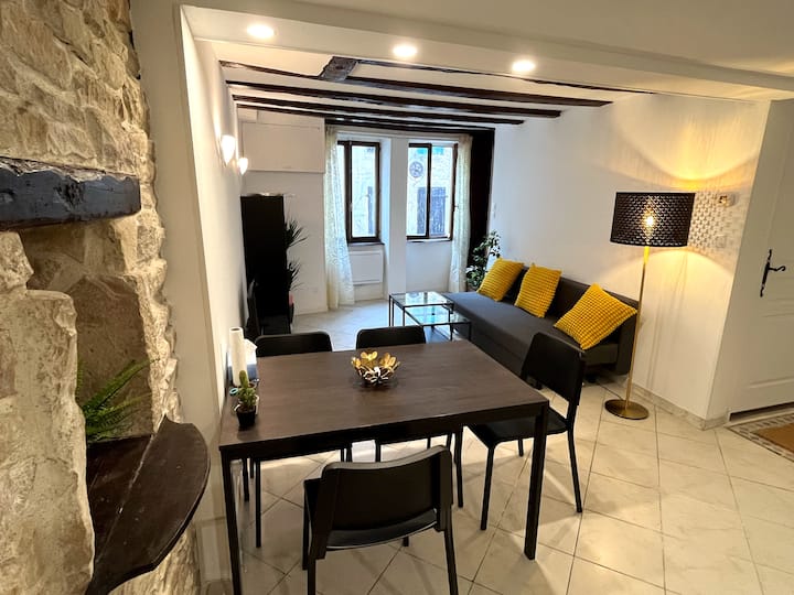 La Maison Aux Deux Visages-l1&2 - Tournus