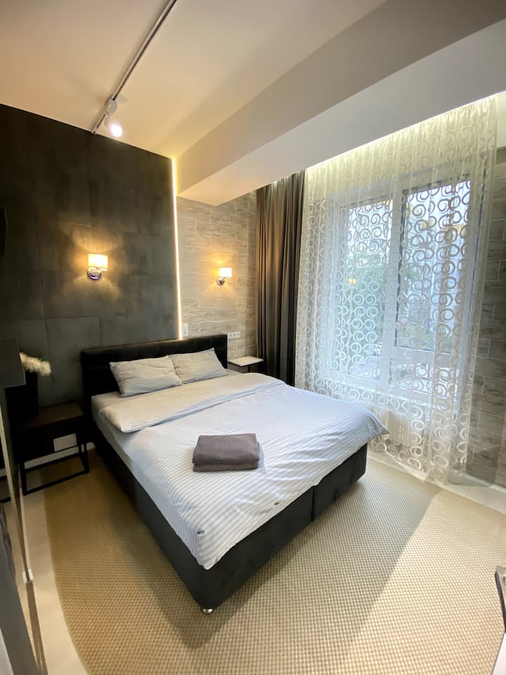 Central Three-bedroom Apartment - Chișinău