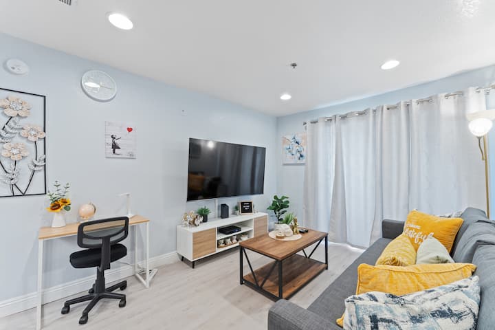 Designer 1br Haven | Strip + Free Resort Amenities - Las Vegas, NV