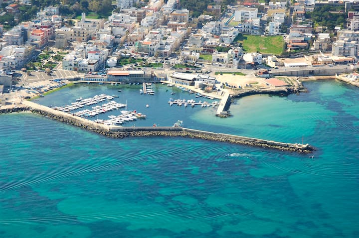 Apulian Lovers, Stanza Di Fronte Alla Stazione - Mola di Bari