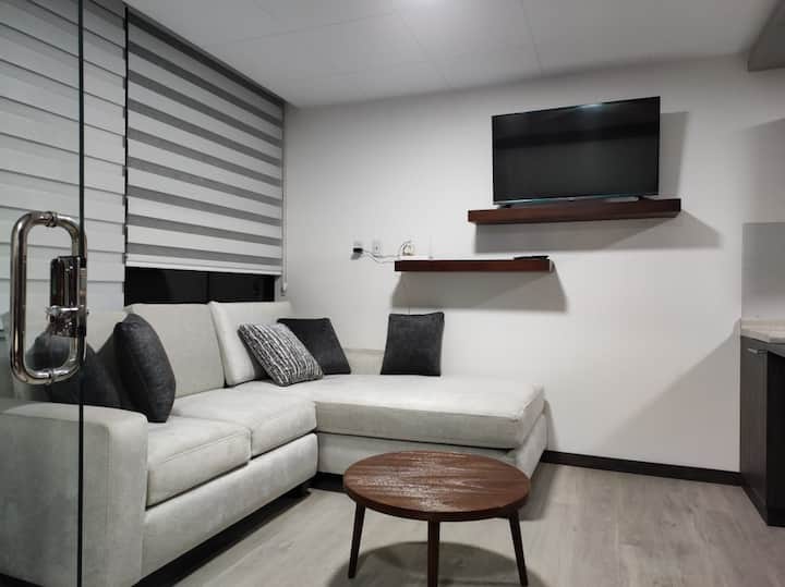 Confortable, Elegante Y Excelente Ubicación - La Paz