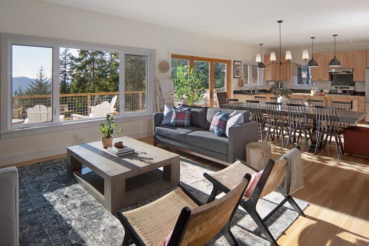 Stunning Views, Game Room, Minutes To Town - Orcas Island, WA
