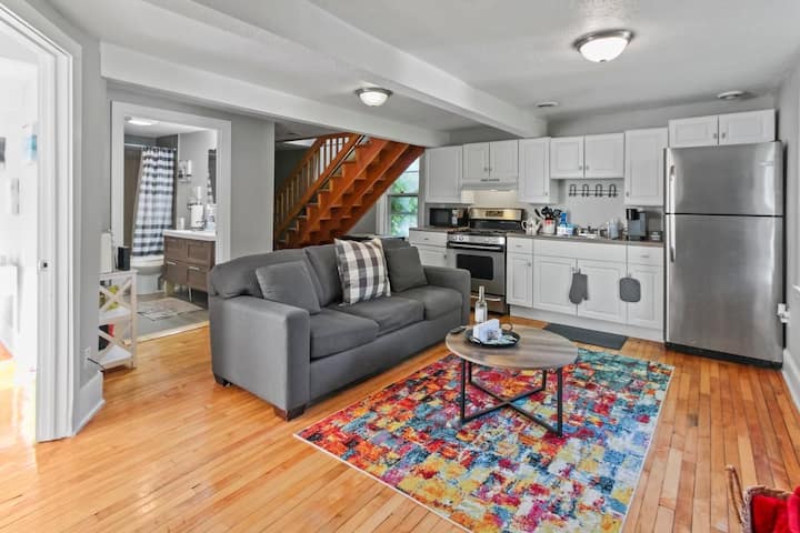 Charming 3br Off Brady St - Milwaukee