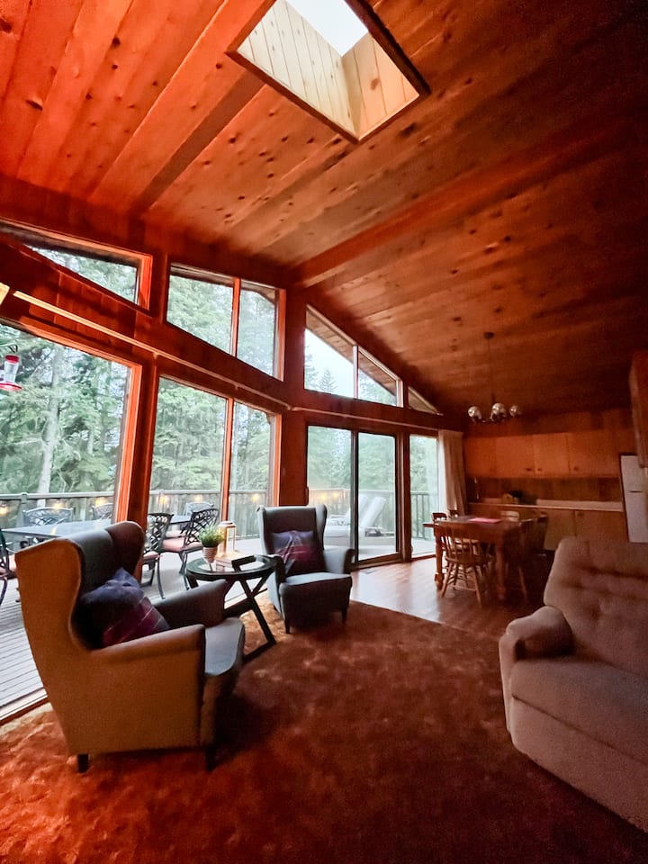 Cedar Shake Cabin, Garner Lake - Alberta