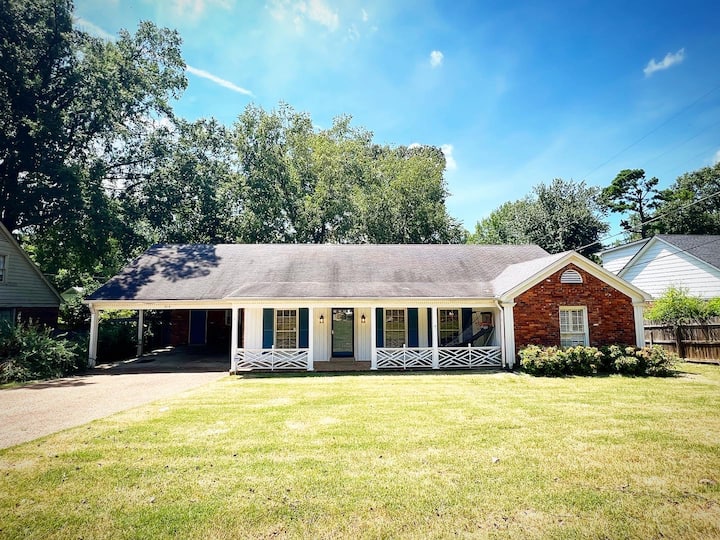 Gorgeous 5br Home | Game Room & Spacious Backyard - Memphis, TN