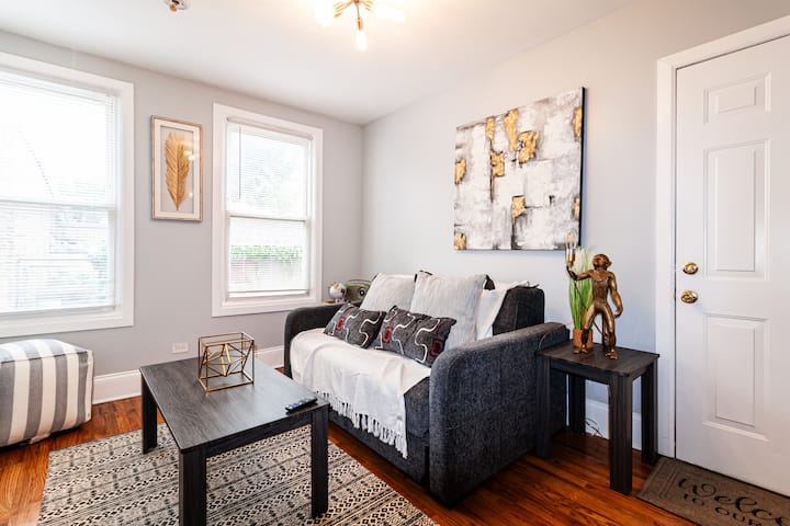 Coach House With Parking - 3bedroom/1bath - Chicago, IL