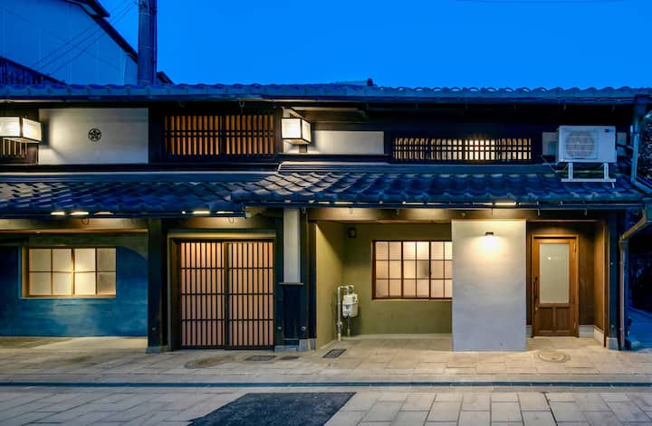 貸切サウナ《蔵・茶》付き町家2棟貸し（4部屋・定員15名）グルメも観光も、全部歩いて楽しめる好立地 - 米原市