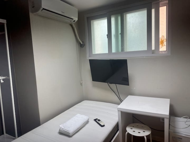 스튜디오-209/방+화장실(샤워실)/전용숙소/지하철역 도보 8분/버스정류장 1분/싱글침대/ - Seúl