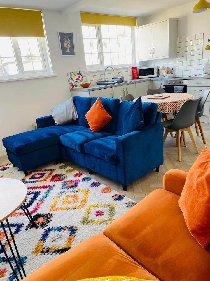 Seaside Loft Apartment - Free Parking - Scarborough