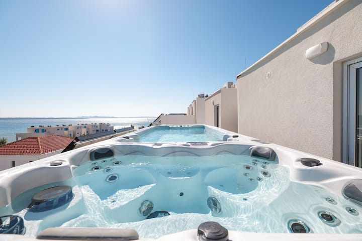 Villa Rays 4 With Rooftop Swim Spa - Privlaka