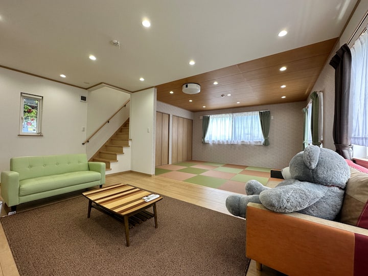 アドベンチャーワールド眼の前！大型プロジェクター、天然温泉付き貸別荘 - Tanabe
