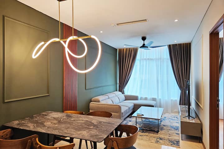 Sky Suites Klcc, King & Queen Beds, Coway, 65" Tv, - Kuala Lumpur