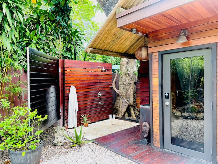 Tiny House • Urban Glamping Grove Micro Retreat - Miami, FL