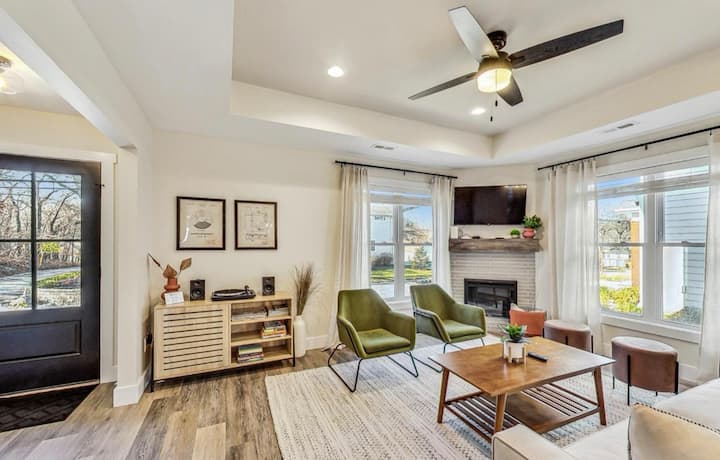 Parking|12 Min Walk To Beach| Hot Tub| & Chef Exp - Michigan City, IN