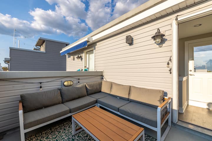 3br/3ba Townhome With Roofdeck. Book For December! - Camden, NJ