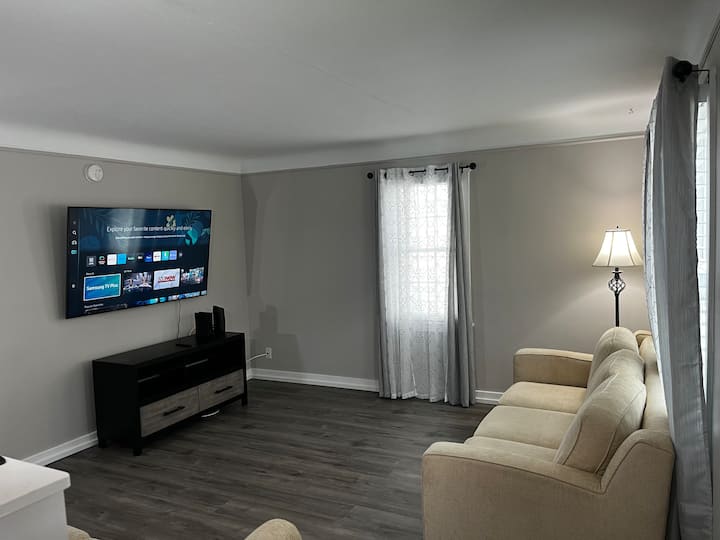 Beautiful Home In Berea - North Olmsted, OH