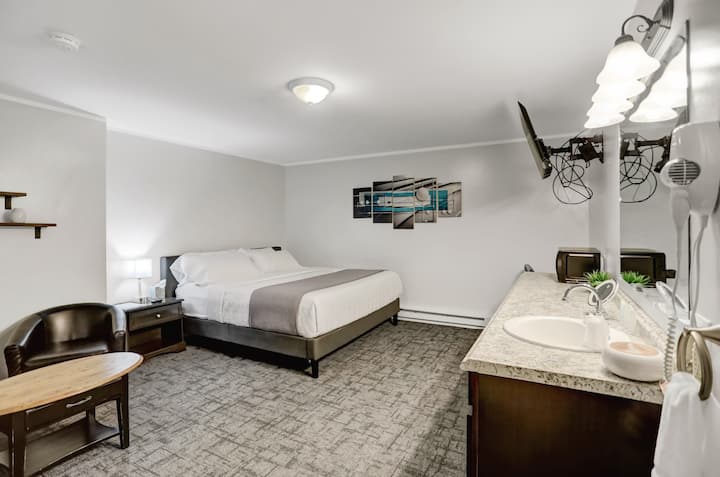 Spacious King Suite At Halifax Inn - 哈利法克斯