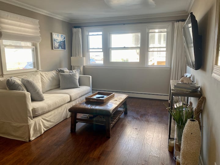 Oceanfront Flower Beach House ! - Belmar, NJ