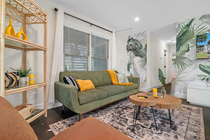 Walkable Uptown Boho Retreat - Charlotte