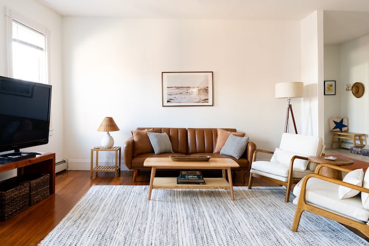 Cozy 2br/2ba Apt On Broadway - Newport, RI