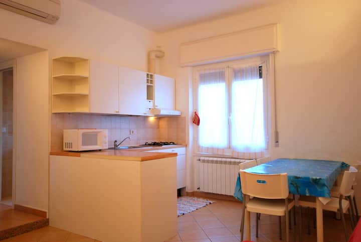 Trilocale In Via Glicini - Finale Ligure