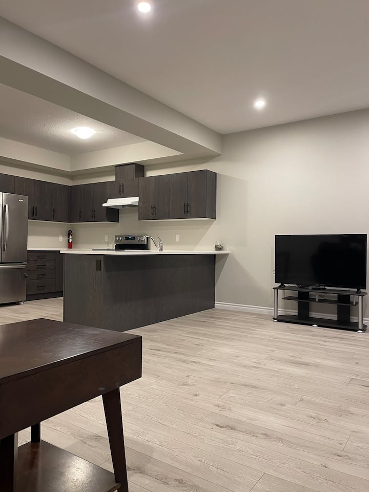 Beautiful 5 Bedroom Townhouse - Woodstock