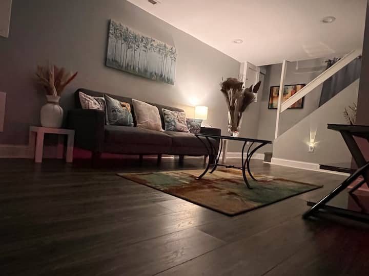A Cozy/modern Private Suite. - Essex, MD