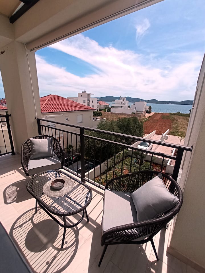 Seaside Serenity "Noir" With Pool, 150m From Sea - Sukošan