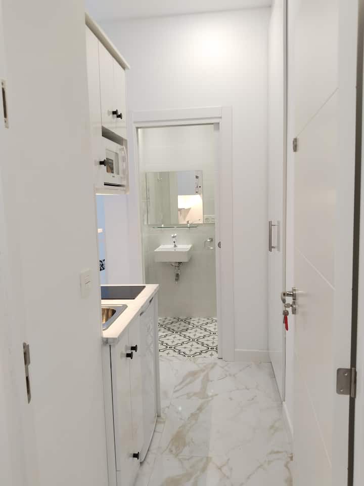 Delicado Estudio En Granada - Grenada