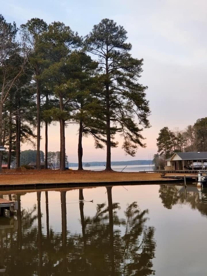 Waterfront - Lake Gaston Cottage - Littleton, NC