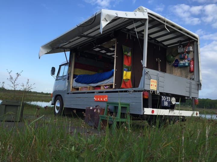 Ultieme Kampeerwagen, Kingsize Bed Met Tiny Huisje - Groningen
