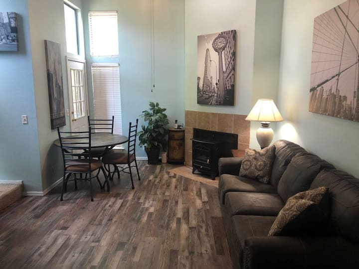 A Condo That Feels Like Home Near Riverside - Tulsa, OK