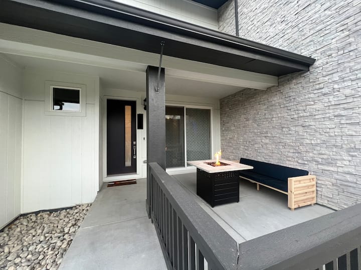 Home Away From Home - Lakewood, CO
